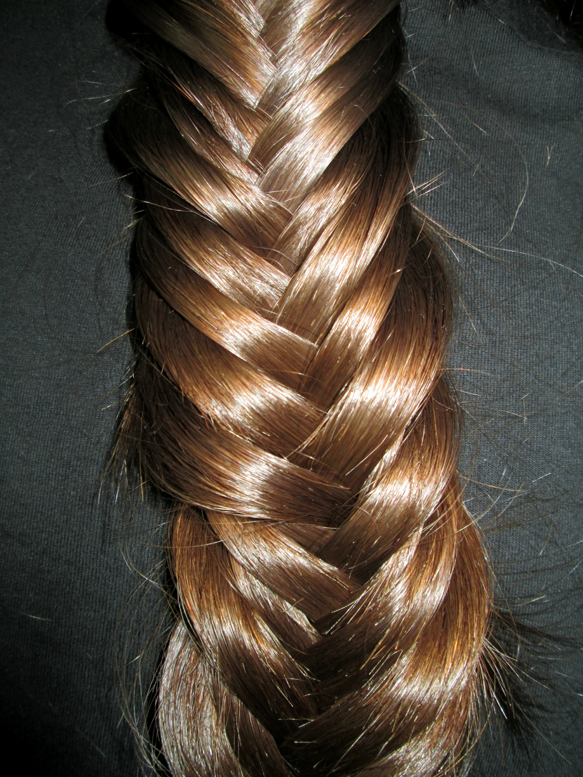 Unique Geek: How To: Fishtail Braid